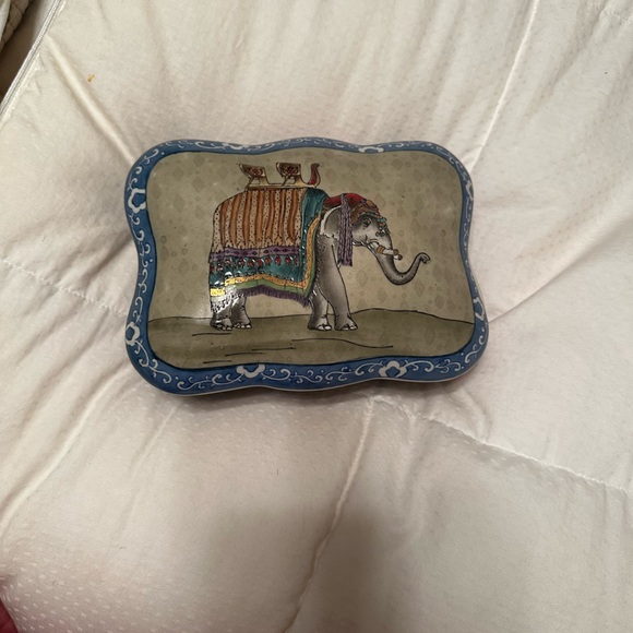 euna williams interior | Office | Vintage Elephant Container | Poshmark